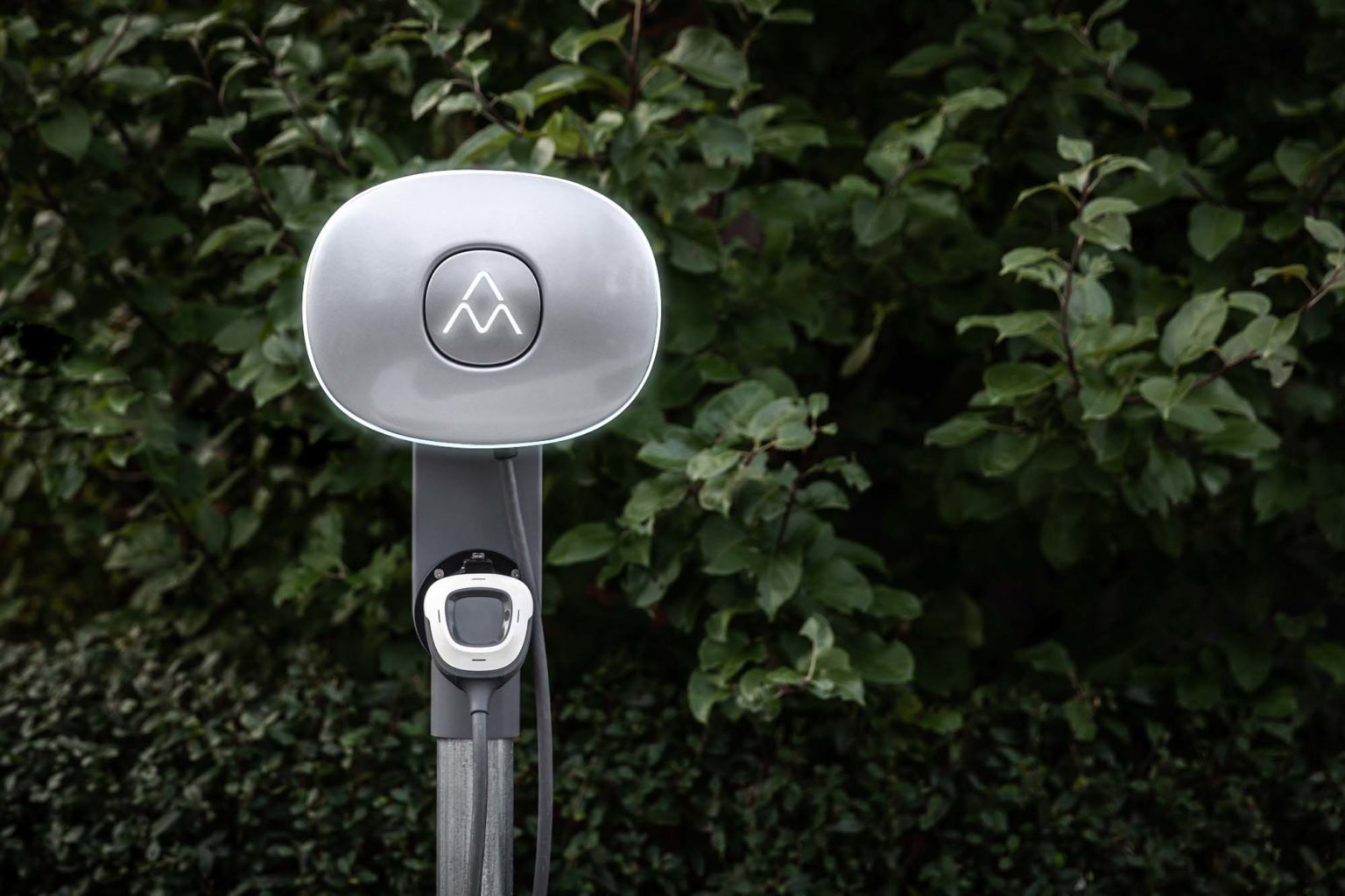 Charge Amps Pole Mount