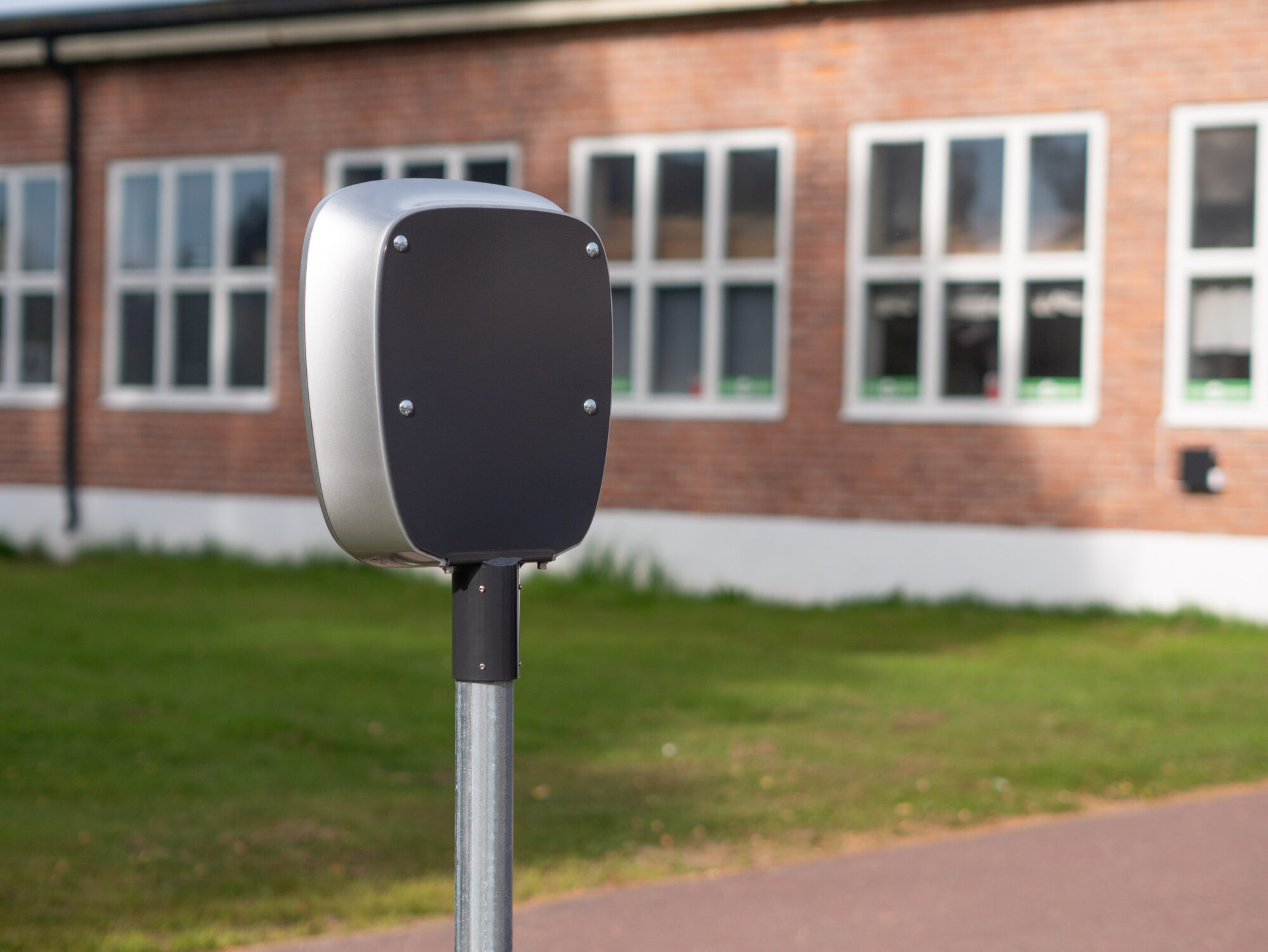 Charge Amps Pole Mount